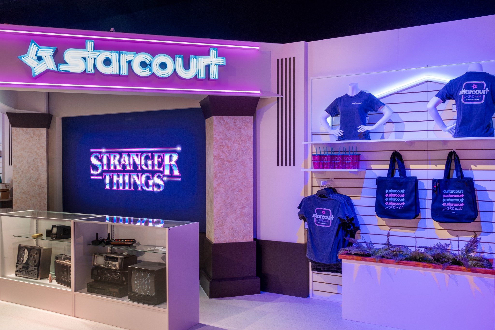 'Stranger Things' store brings the Upside Down to Dallas for limited ...