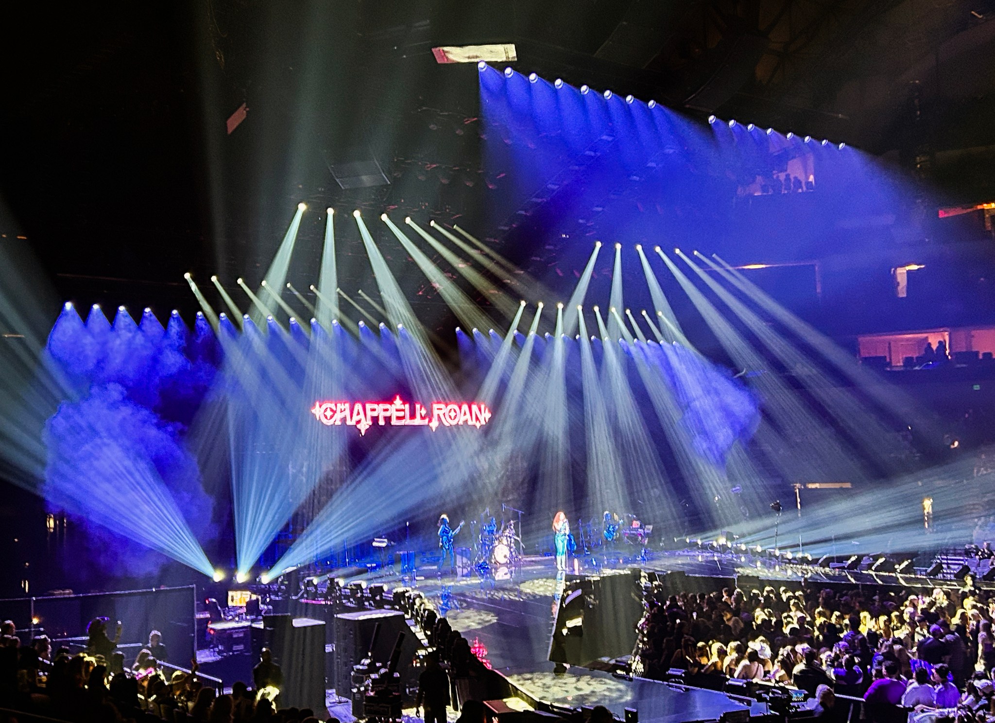 QMN review: Queer singer Chappell Roan was a powerhouse opener for headliner Olivia Rodrigo ...